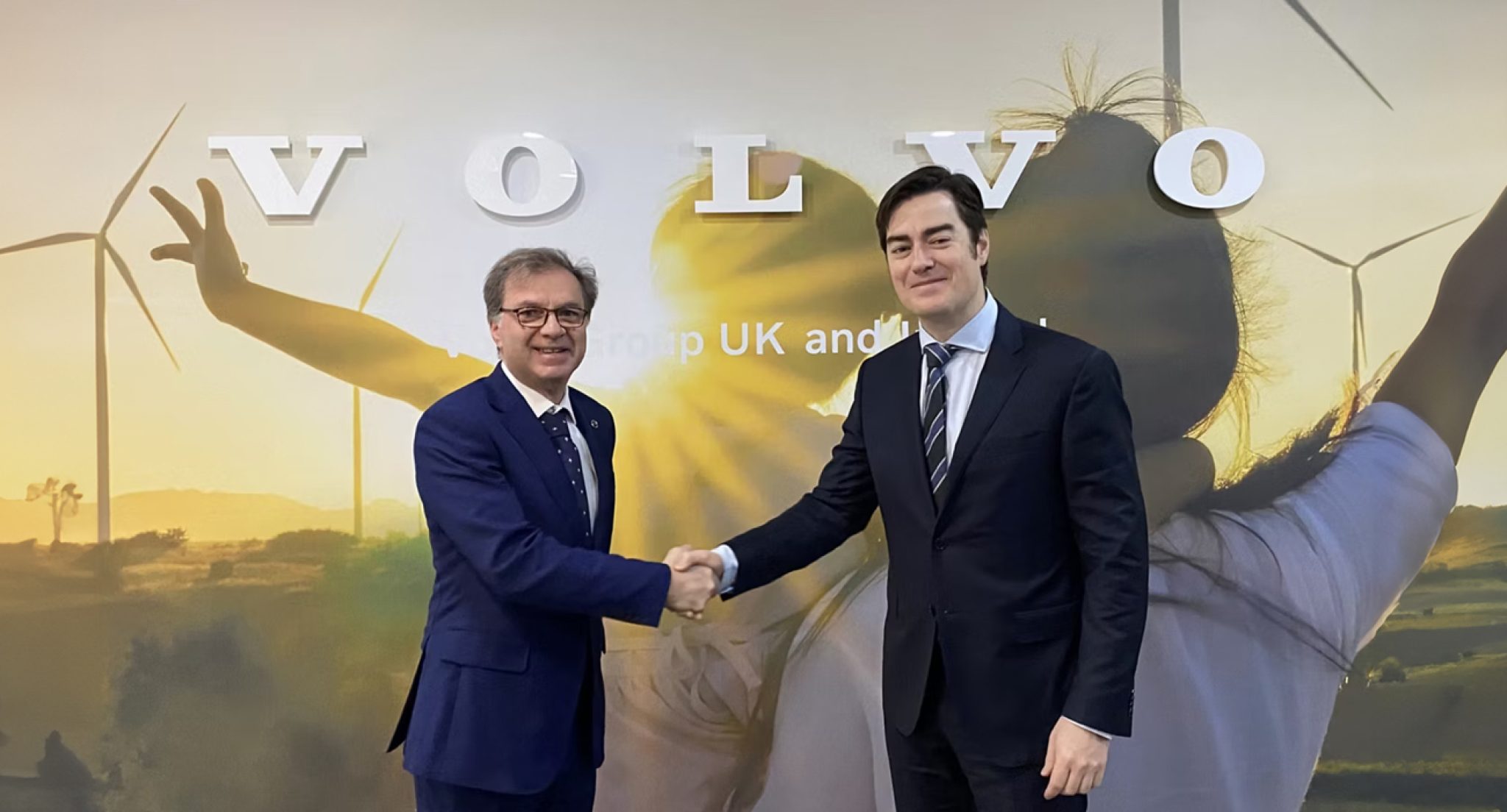 Volvo Bus UK & Ireland and UNVI announce new luxury coach - Unvi